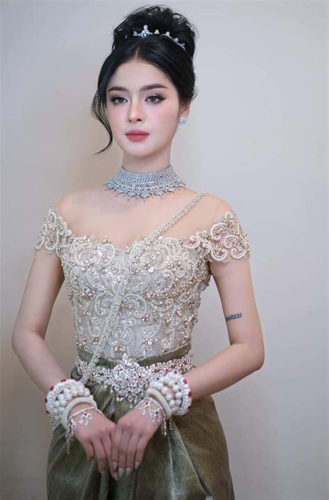 🇰🇭 កម្ពុជា 🇰🇭 Luxuries Cambodian Bridal Costumes ⚜️ Cambodia Traditional Wedding Dresses ⚜️ ในปี