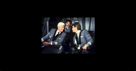 Y A T Il Enfin Un Pilote Dans L Avion 2 1982 Un Film De Ken