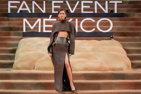 젠데이아의 월드 프레스 투어 패션 더블유 코리아 W Korea