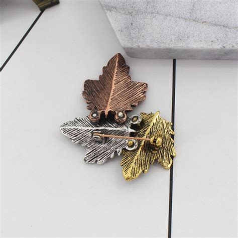 Badu Bg Винтидж брошка от кленов лист за жени Очарователна брошка Женска яка Ревер Метална игла