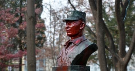 서울 문래공원 박정희 흉상 훼손 30대男 재판행