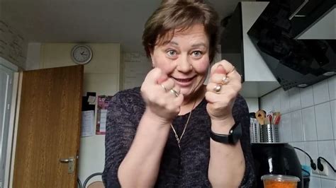 Не учите меня жить лучше помогите материально 😄 Youtube