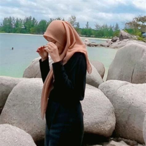 Ayu Wandira Mahasiswa Universitas Maritim Raja Ali Haji Tanjung Pinang Umrah Faculty Of