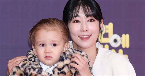 [포토s] 사유리 사랑스러운 아들 젠과 함께 시상식 나들이