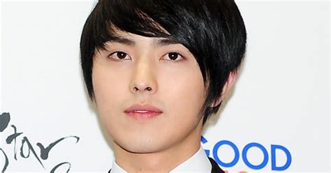 T포토 제국의아이들 희철 새하얀 도자기 피부