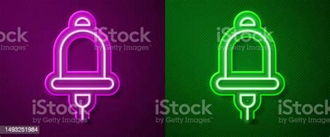 보라색과 녹색 배경에 고립 된 빛나는 네온 라인 울리는 알람 벨 아이콘 화재 경보 시스템 서비스 벨 핸드벨 기호 알림 기호 벡터 3차원 형태에 대한 스톡 벡터 아트 및 기타