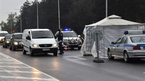 Здравният министър облекчи преминаването през КПП тата в градовете Днес Dir Bg