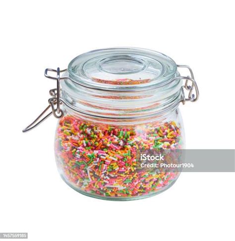 흰색 배경에 격리된 잠글 수 있는 뚜껑이 있는 투명한 유리 병입니다 화려한 장식 케이크 아이스크림 도넛 및 컵 케이크와 같은