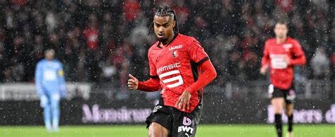 Offiziell Lorenz Assignon Wechselt Zum Vfb Stuttgart