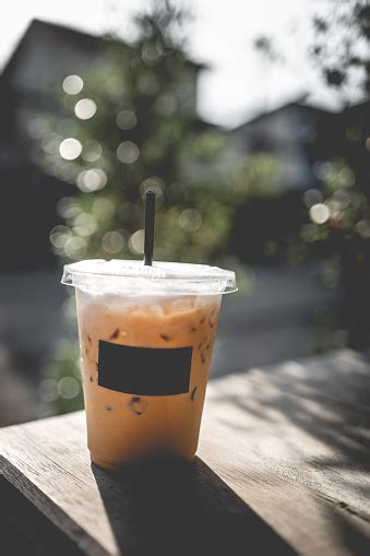 다양한 커피의 어두운 색상의 로프트 스타일로 레이아웃 을 열어 공간 내부보기 가구에 대한 스톡 사진 및 기타 이미지 가구 건축 낮 Istock