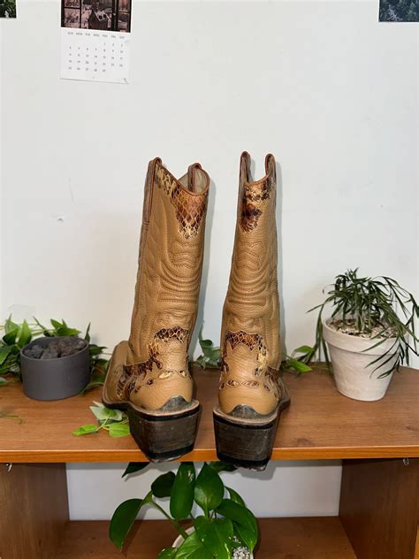 Camel Python Western Boots 후루츠패밀리