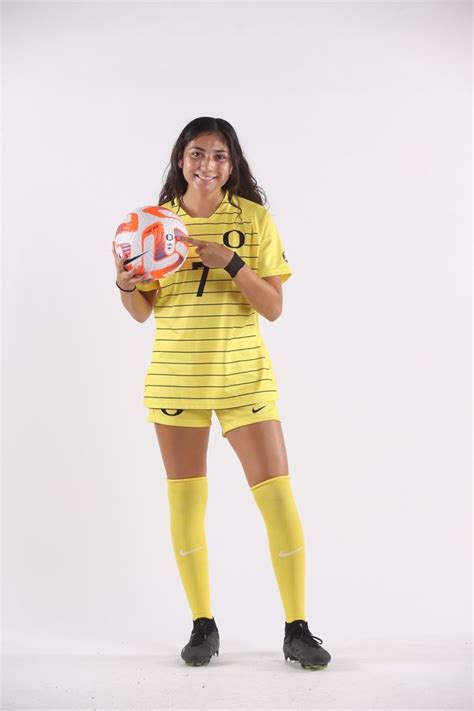 Trinity Morales Attacking Midfielder Oregon Ducks Nil Profile Opendorse