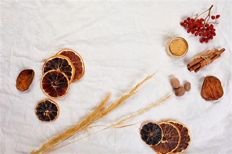 겨울 제철 멀드 와인에 대한 재료와 레드 와인 한 병의 플랫 레이 0명에 대한 스톡 사진 및 기타 이미지 0명 가을 감귤류 과일 Istock