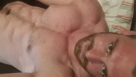 집에서 자위하는 근육질의 남자 xHamster