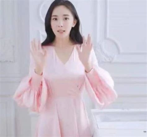 楊冪這是得罪造型師了嗎？拍攝新廣告被坑慘，身材臃腫被說像奶媽 壹讀