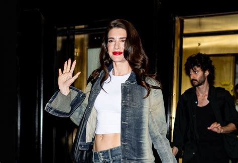 Ці 5 курток знадобляться тобі у травні для прогулянок побачень і несподіваних 9°c Читайте на