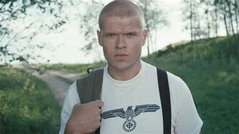 СКИНХЭД попадает в прошлое и становится ГЕРОЕМ войны Youtube