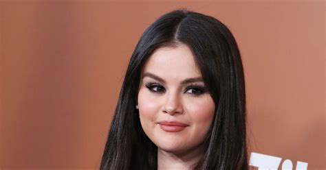 Selena Gomez I Cry My Eyes Out Over Body Shaming Comments Us Weekly