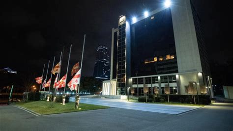 საქართველოს თავდაცვის სამინისტროსა და თავდაცვის ძალების ქვედანაყოფებში სახელმწიფო დროშები დაეშვა