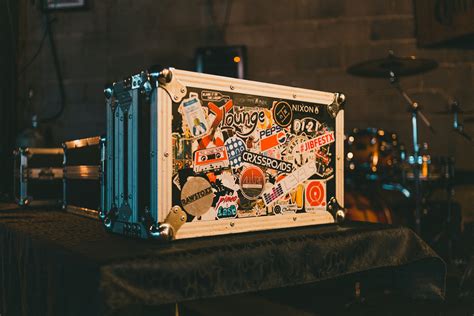 갈색과 흰색 회로 기판 사진 Unsplash의 무료 갈색 이미지