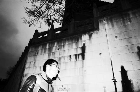 배경 화면 신전 대조 사람들 화이트 검은 단색화 거리 건축물 건물 하늘 그림자 벽 사진술 흡연 플래시 펜타 하부 구조 각도 빛 나무