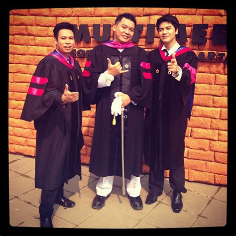ดารา รับปริญญา มหาวิทยาลัยรังสิต 2555