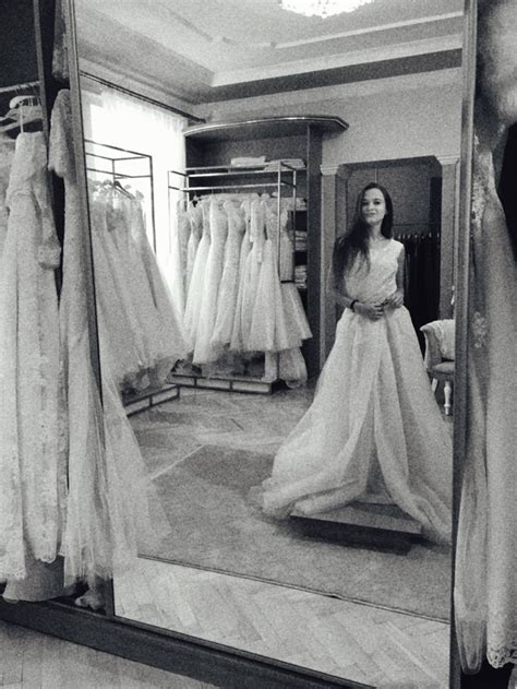 девушка в свадебном платье эстетика