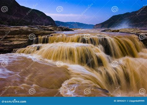 Fiume Giallo Immagine Stock Immagine Di Ruscello Rinfreschi 3890421