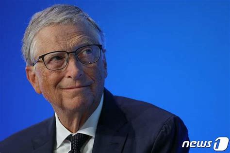 빌 게이츠 생성ai로 5년내 사무혁명…실보다 득이 더 많다