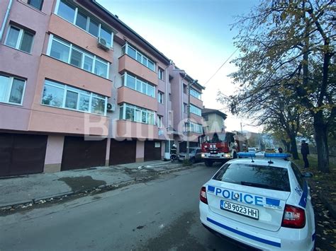От последните минути пожар в жилищен блок на Стария пазар във Враца