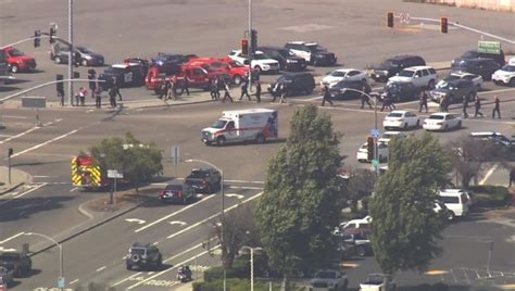 Четирима ранени при стрелба в търговски център в Калифорния