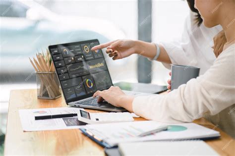 Premium Photo Advisor Financial Business Analytics Woman Team