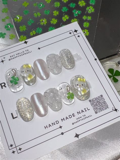 행운키티 클로버네일 행운 네잎클로버 수제네일팁 산리오네일 키티 데일리 여행 리본네일 리본 글리터 그라데이션네일 여성스러운 핸드