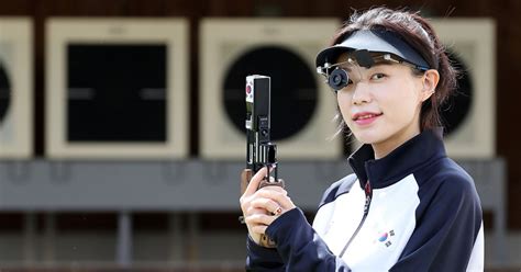 ‘땡큐 머스크 사격 스타 김예지 루이비통 화보 찍는다