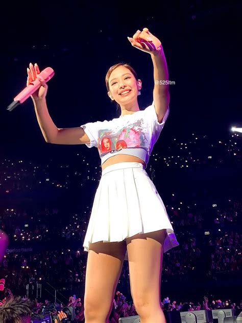 Pin Em Blackpink Concert Performance By Fans