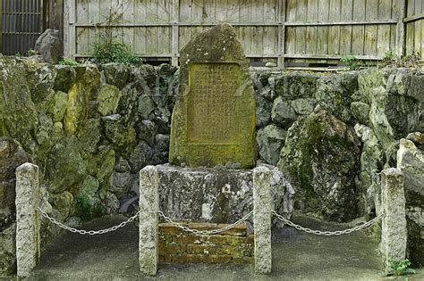 京都府 京都市 源義経産湯井ノ遺跡 147108998 の写真素材 アフロ