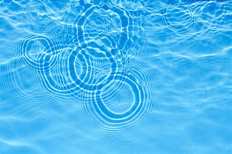 물에 원을 가진 밝은 파란색 투명 수영장 물 질감의 표면 트렌디 한 추상적 인 자연 배경 복사 공간이 있는 햇빛 배너의 물파도 0명에 대한 스톡 사진 및 기타 이미지