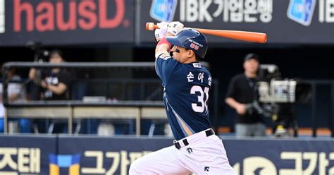 포토 손아섭 첫 타석은 내야땅볼