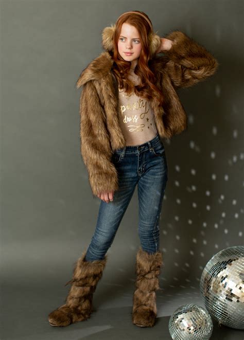 Zoe Boots In Faux Wolf Joyfolie