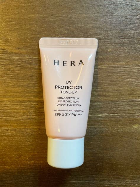 Hera Jennie Sensual Nude Gloss 422 Uv Protecor Hydrating Radiance