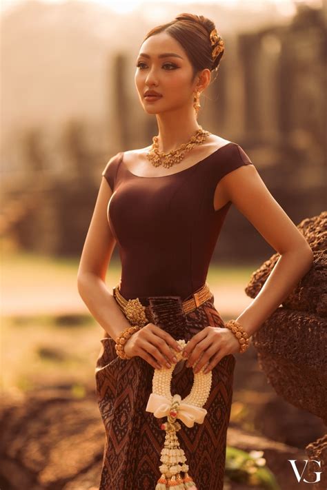 តុបតែងបែបនេះ ពេជ្រ វត្តីសារ៉ាវឌ្ឍី បង្ហាញភាពស្រស់ស្អាត បែបទន់ភ្លន់ Khmerload Cambodia Latest