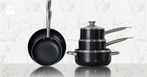 흰색 세라믹 타일에 3 스테인레스 스틸 요리 냄비 사진 Unsplash의 무료 부엌 이미지