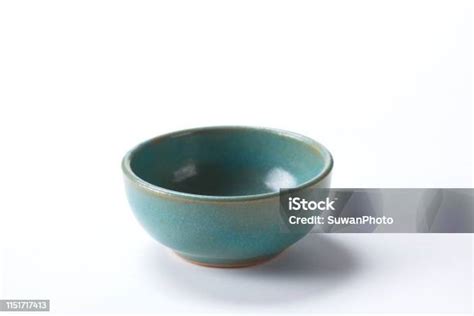 복사 공간을 가진 스튜디오에서 흰색 배경 촬영에 고립 된 세라믹 그릇을 닫습니다 빈 그릇에 대한 스톡 사진 및 기타 이미지 빈 그릇 도예 보울 Istock