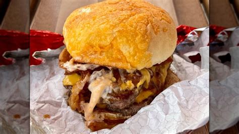 Why Wendy S Discontinued The Big Bacon Cheddar Cheeseburger