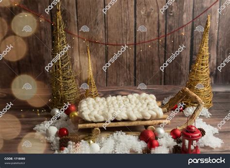 منطقه عکس کریسمس دکور کریسمس گلدسته سورتمه چوبی برف مصنوعی 1718080
