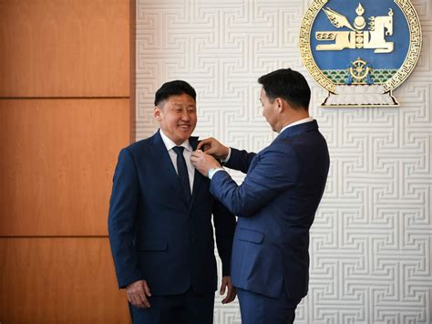 Спортын сэтгүүлч Д Батжаргалыг хөдөлмөрийн гавьяаны улаан тугийн одонгоор шагнажээ Isee Mn