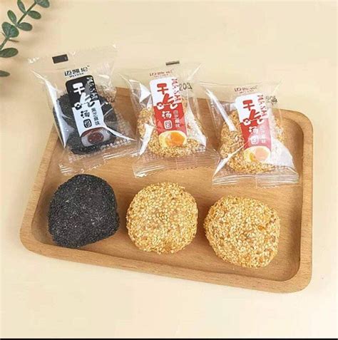 ផ្ទ ផ្ទះលក់អាហារសម្រន់ចំរុះ និងរបស់ប្រេីប្រាស់គ្រប់ប្រភេទ