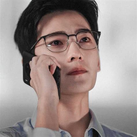 碎片故事館 甜文 雙向暗戀 我暗戀我哥的朋友很多年了。 可是，有人在他喝醉時問他：有沒有對誰動過心？ 他說了我親哥的名字。 我準備表白時送他的限量版玩偶，第二天出現在了我哥身上。 1