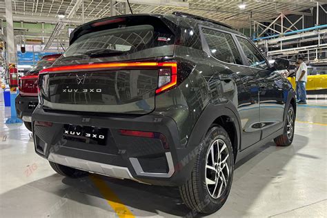 Mahindra Xuv 3xo Mid Spec Ax5 Variant Detailed In 10 Images Exterior Interior Powertrain