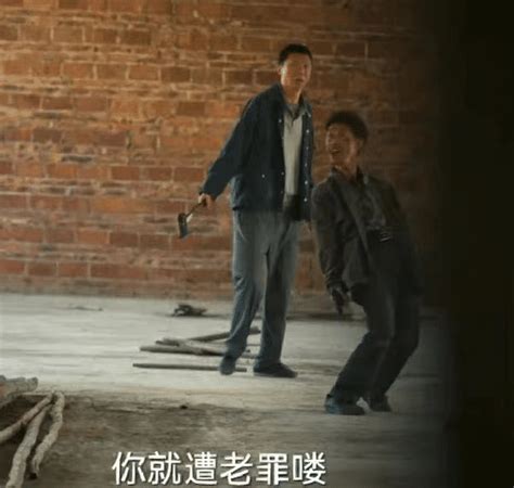 狂飙疯驴子走红后现身独自寄快递被围观笑到满脸褶仍淳朴